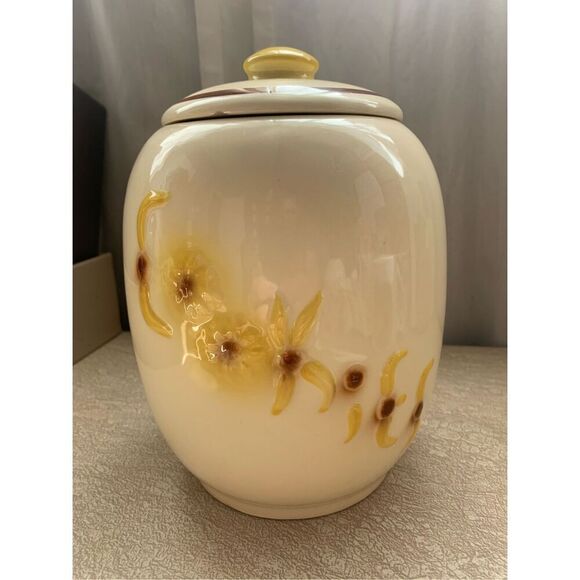 Hull Pottery | Holiday | Daisyfloral Cookie Jar Hull Pottery With Lid ...